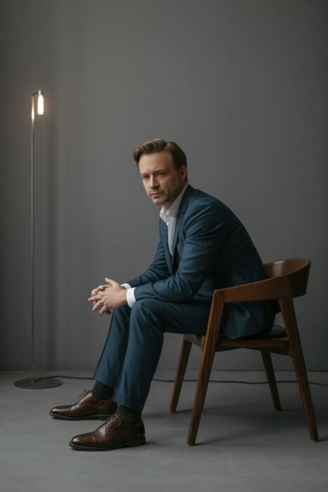 15 Photography Poses for Men That Don’t Feel Awkward